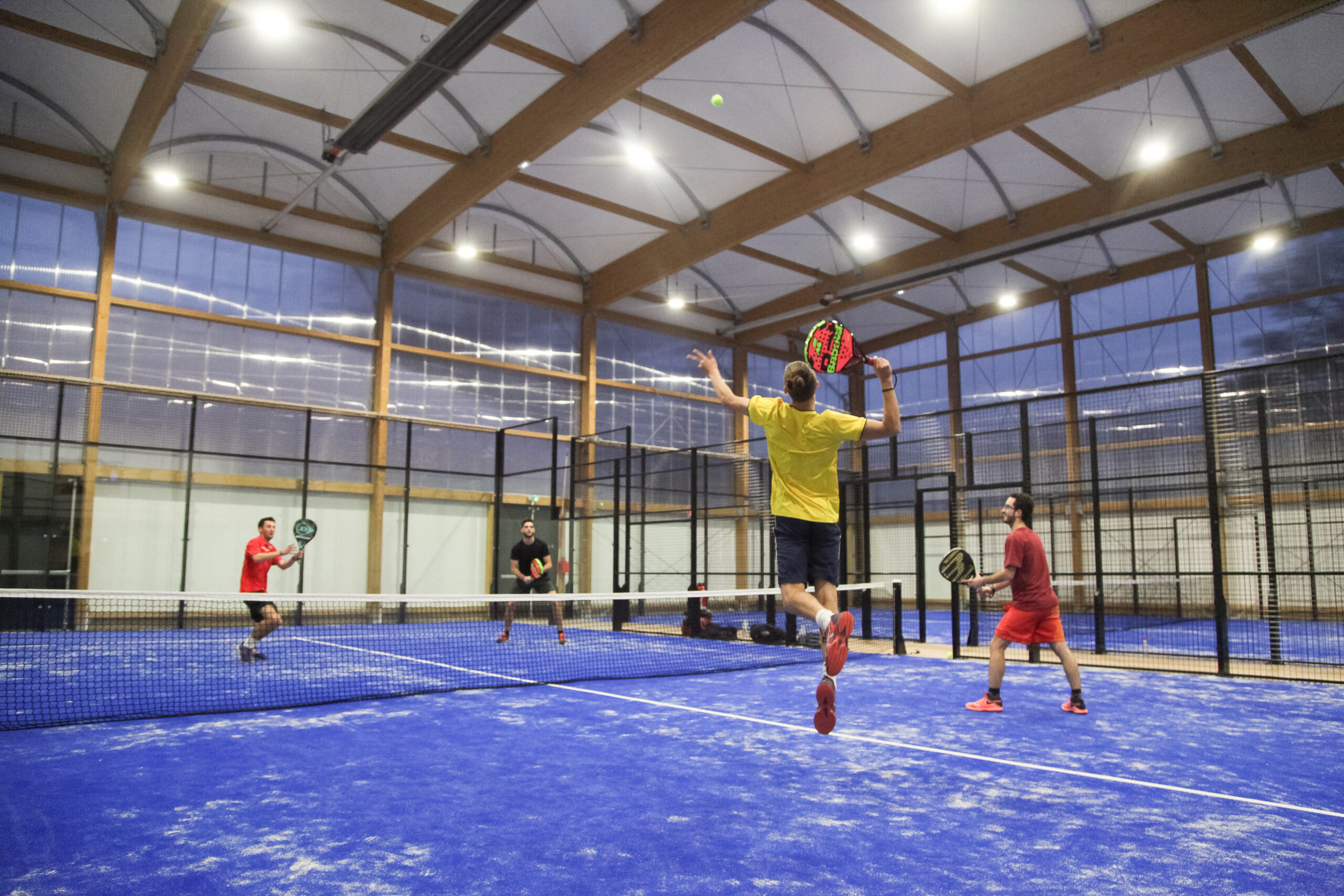 Grand succès pour l’ouverture des nouvelles pistes de padel dans les ...